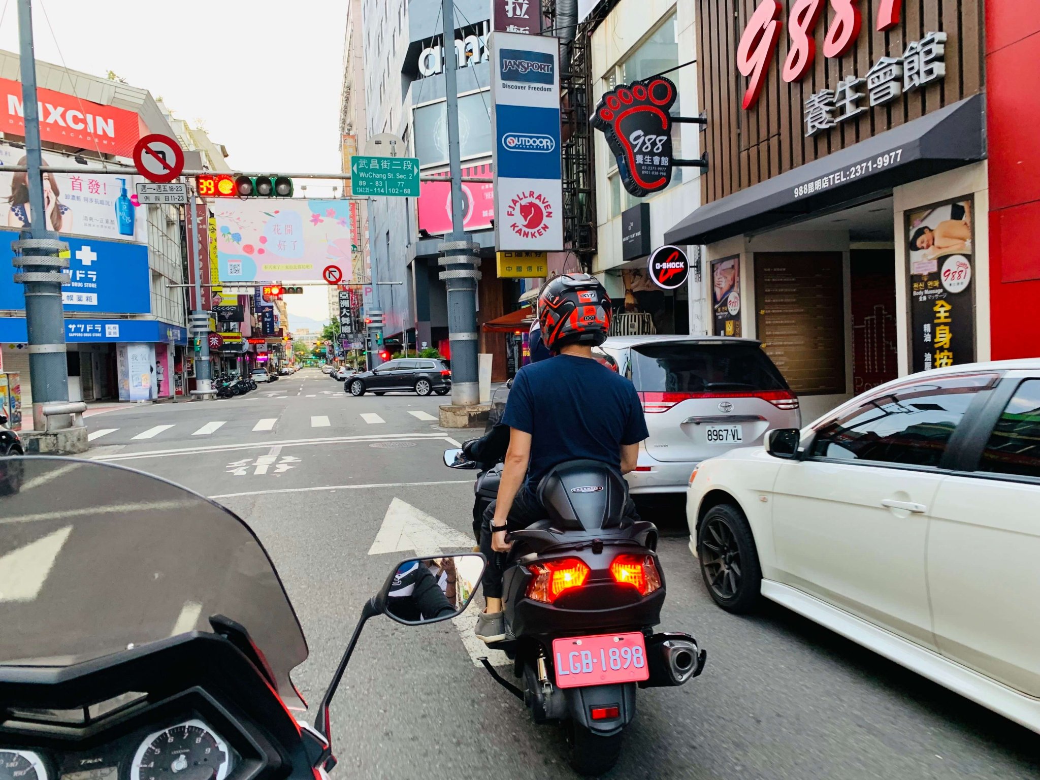 Taipei Motorcycle Tour to Jiufen and Shifen - #MinAndLiang